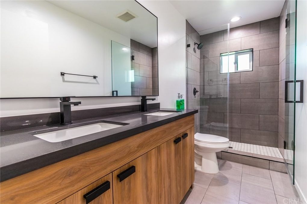 Bathroom Remodel Photos and Design Ideas | BuildZoom